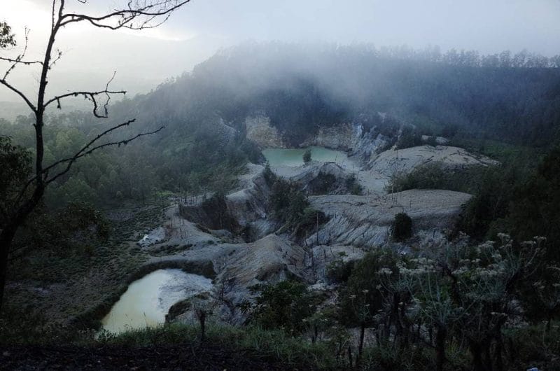 Wawomudha Lake: Mount Kelimutu's Smaller Colorful Relative - Letstravelntt