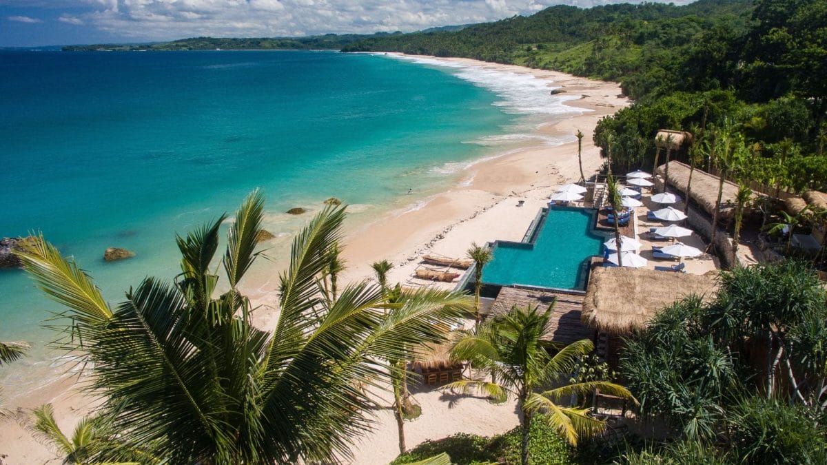 This is the Beauty of Watu Bella Beach that You Must Visit - Letstravelntt