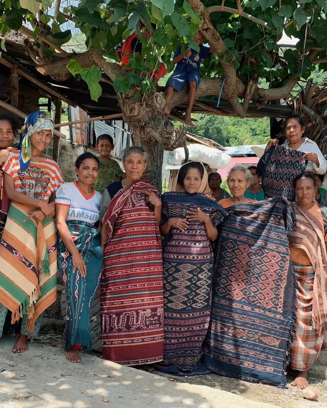 Ikat Weaving Alor Island: History, Process, and Tips to Buy